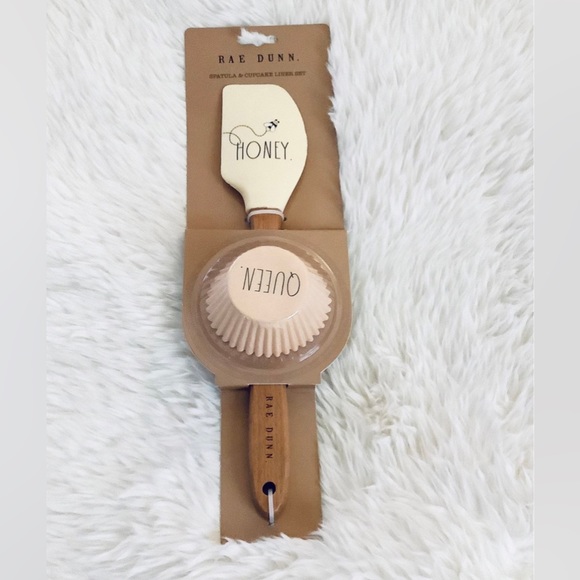 Rae Dunn | Kitchen | Rae Dunn Honeyqueen Spatula And 2 Pcs Paper ...